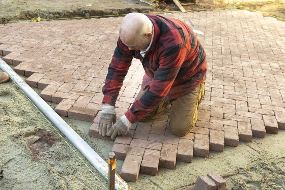 An urban oasis – a clay paver patio built with Pine Hall Brick Beale ...